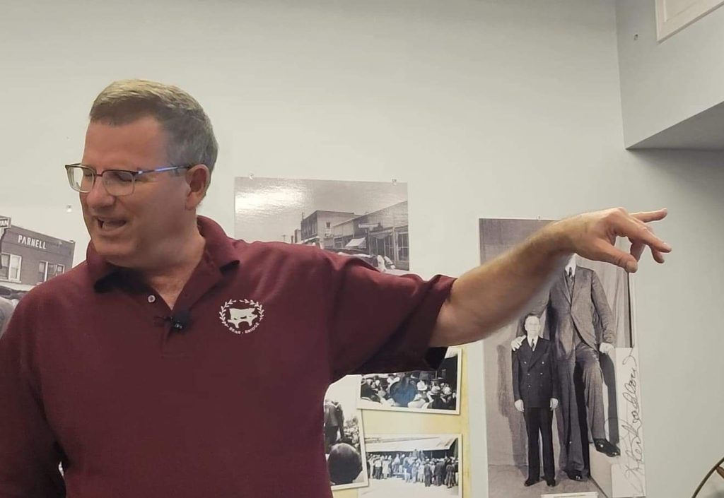 Tom Peters Speaks at Branson Centennial Museum - Library Notes